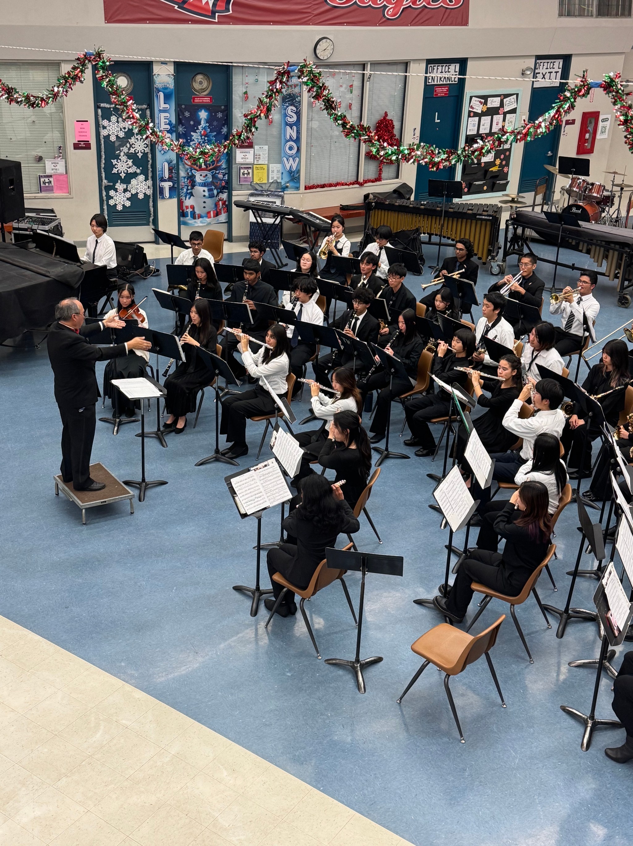AHS musicians set the stage for the holiday season – Eagle Era